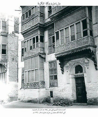 Oriel Bay Windows | Definition, Style & Types | Study.com