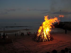 December Holidays Around the World | Religious & Secular - Lesson ...