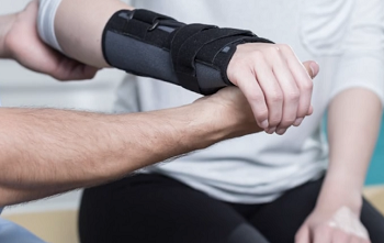 Splint vs. Cast | Overview, Differences & Uses - Lesson | Study.com