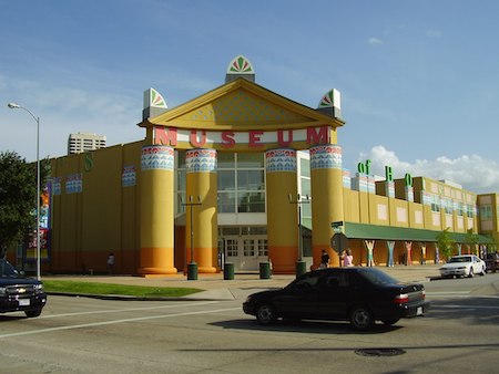 Robert Venturi | Overview, Architecture & Buildings | Study.com