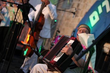 Klezmer Music | Definition, Instruments & History | Study.com